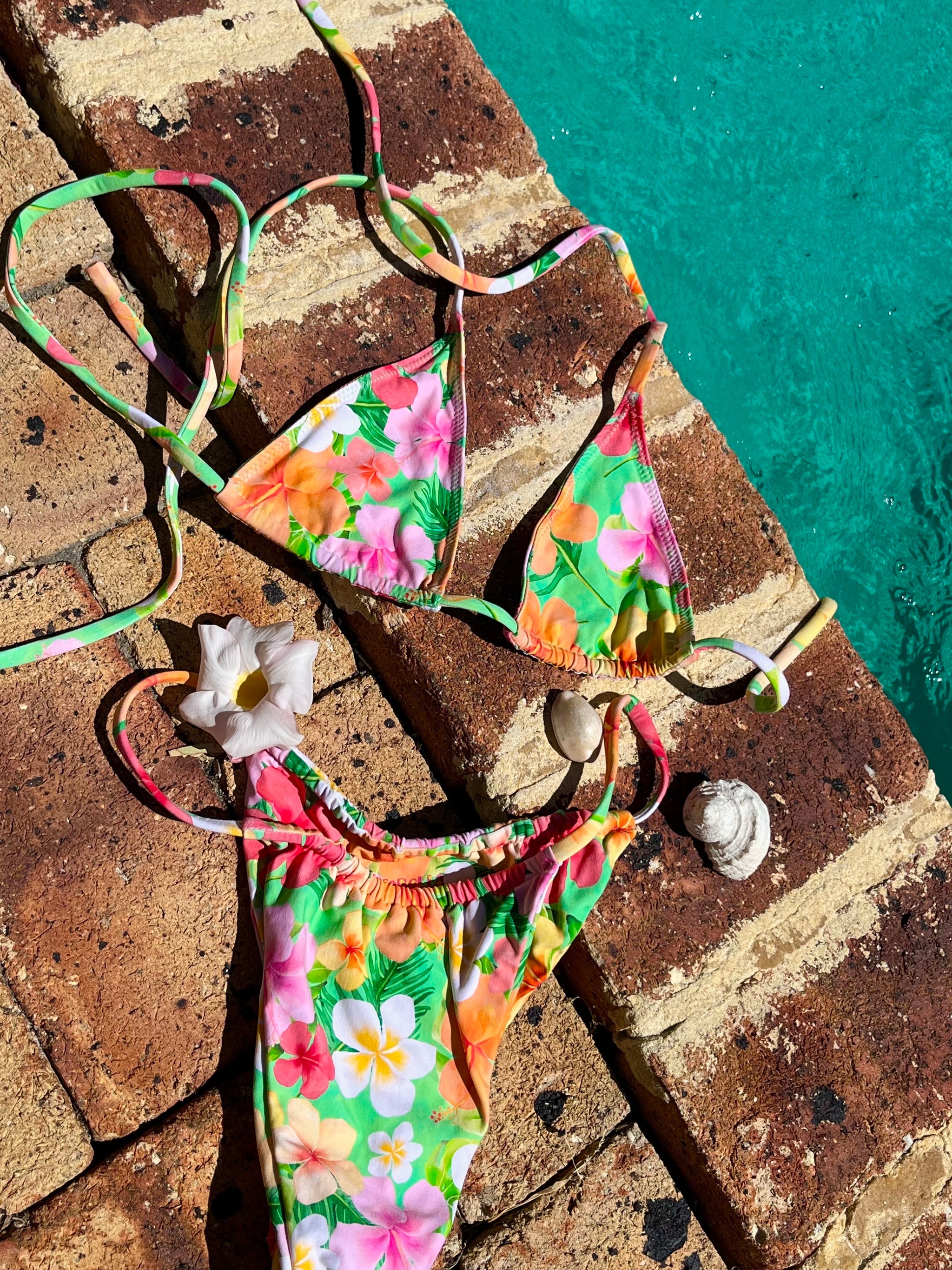 Hawaiian Tropics | Triangle Bikini Top – Marella Swim